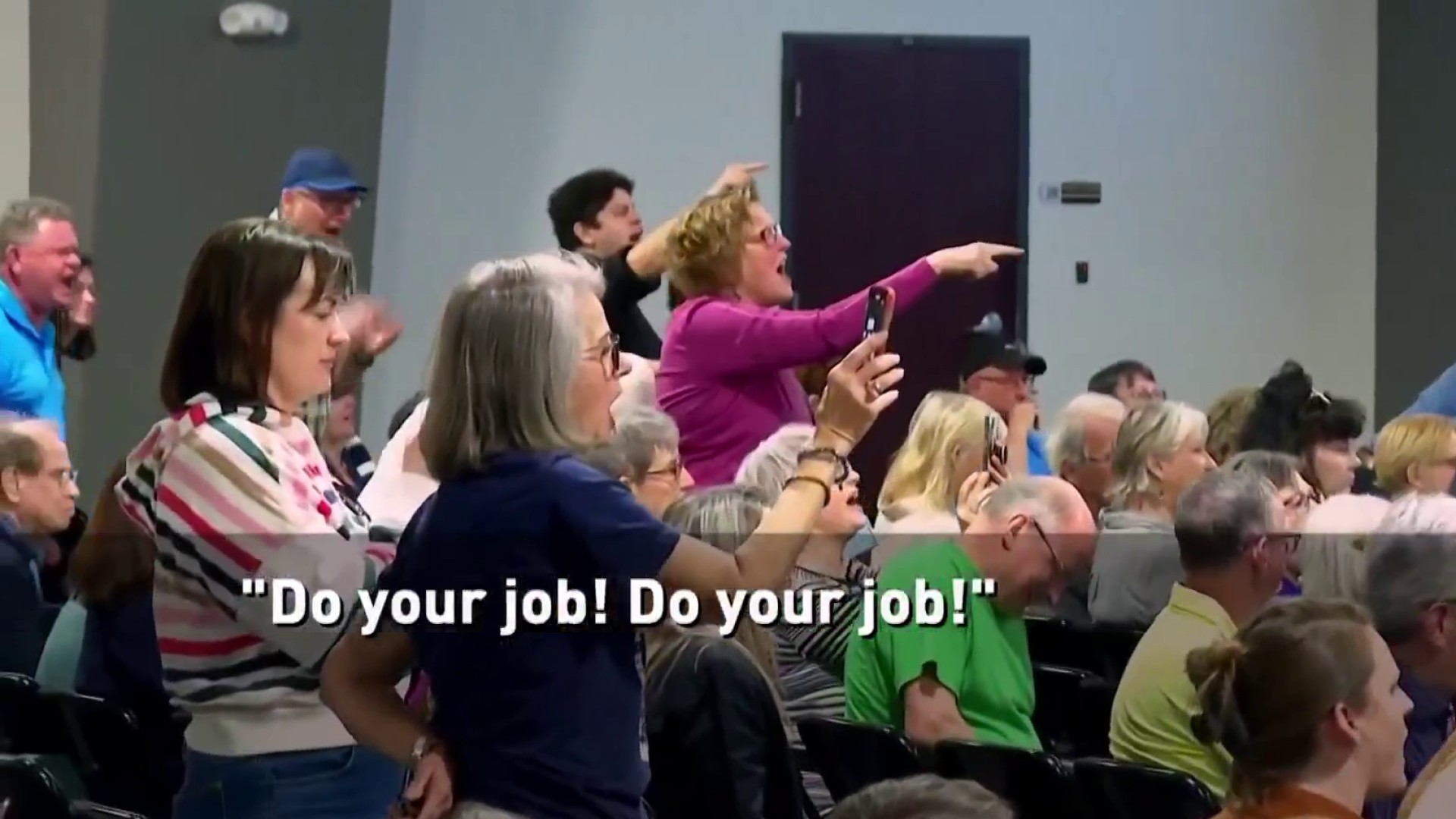 ‘DO YOUR JOB’: Crowd erupts in anger as GOP lawmaker defends ...