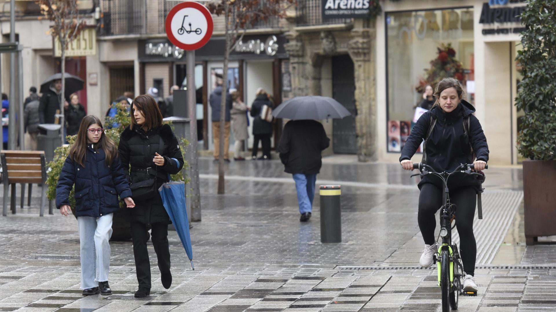 Duras críticas a prohibir las bicis por la zona estancial de Huesca ...
