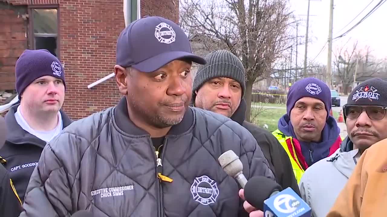 Executive Fire Commissioner Chuck Sims speaks at possible apartment ...