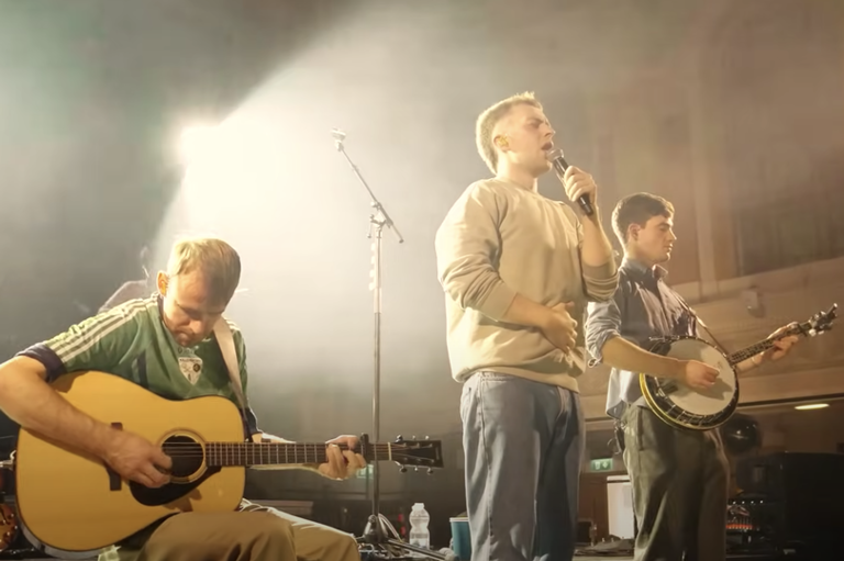 Cork's Kingfishr wow Late Late Show with killer performance of new single