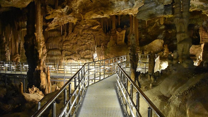 Gümüşhane'deki Karaca Mağarası'nda turizm sezonu başladı