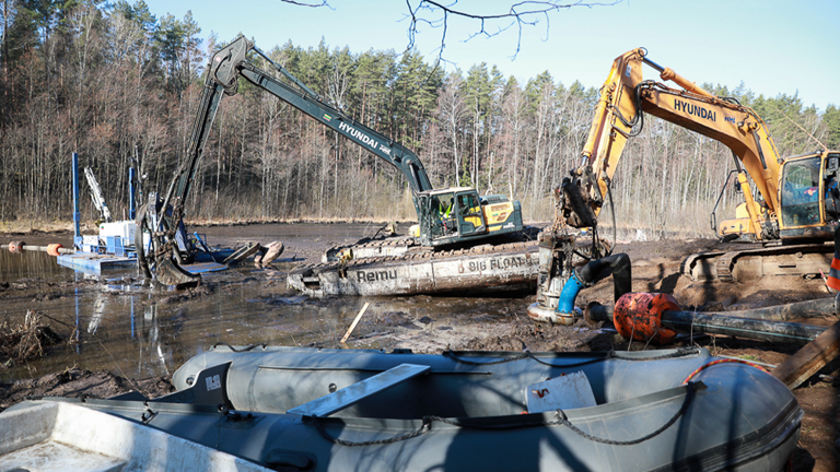 US armored vehicle found, but 4 American soldiers still missing in ...