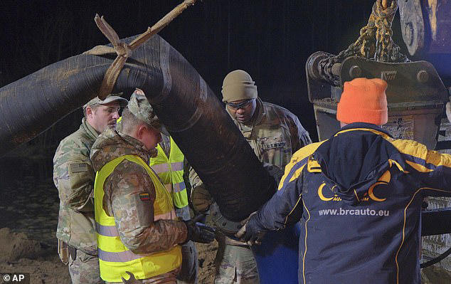 US armoured vehicle hauled out of swamp in search for missing soldiers