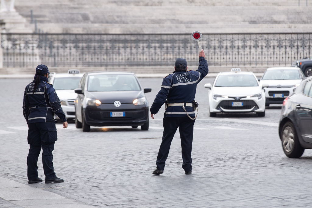 Niente più multe col servizio postale, arrivano le notifiche digitali ...