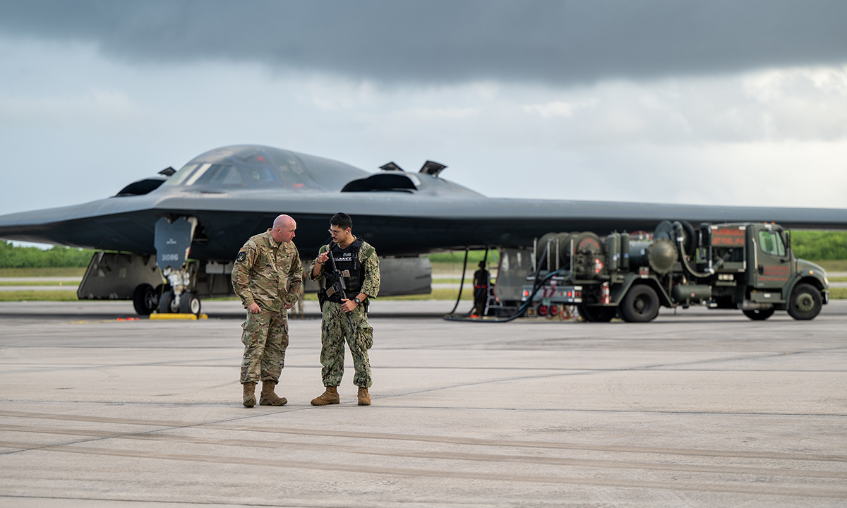 Oanh tạc cơ tàng hình Mỹ triển khai đến tiền đồn ở Ấn Độ Dương