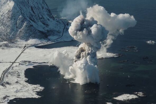 Stunning pictures show rocket launched in Norway crash back to Earth ...
