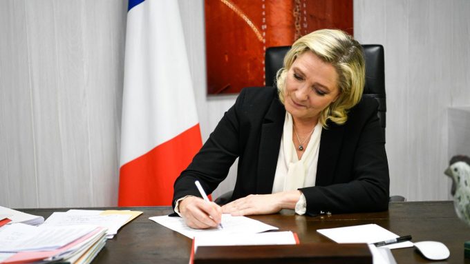 Marine Le Pen : l'incroyable « demeure historique du clan Le Pen » en ...