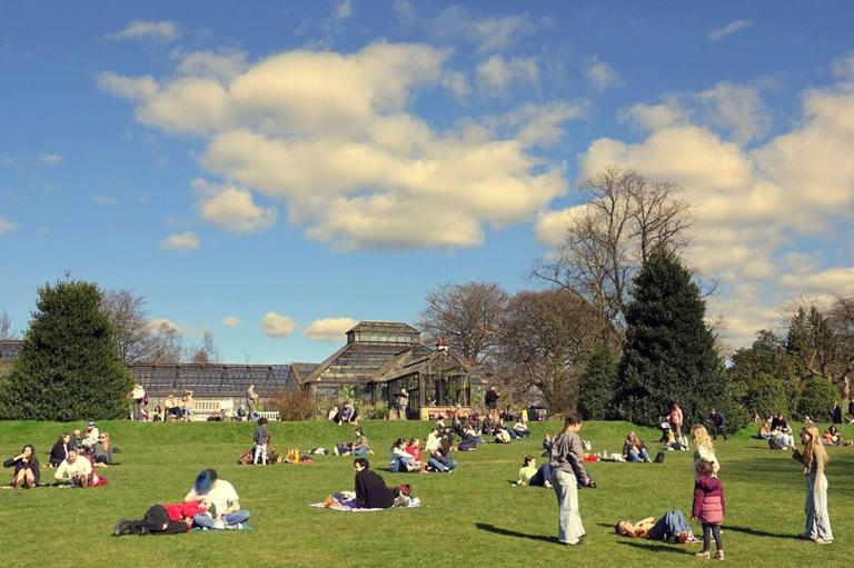 Exact date clocks go forward in 2025 - and how long lighter evenings ...