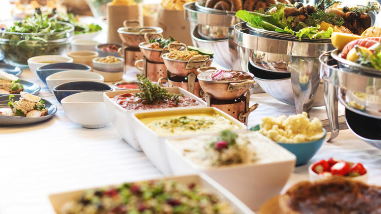 14 Chain Restaurant Buffets That No One Remembers Anymore