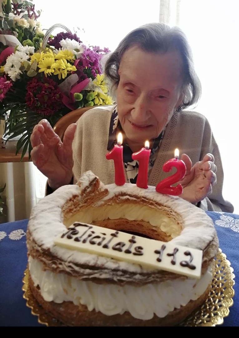 La supercentenaria española Angelina Torres visita la Sagrada Familia ...