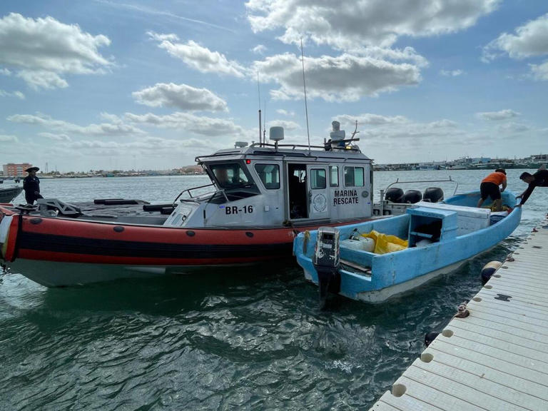 Semar rescata a 14 cubanos en aguas de Yucatán; hay dos mexicanos bajo ...