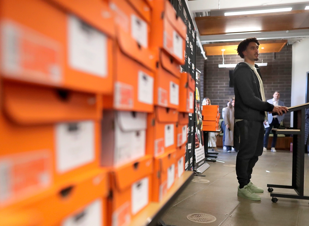 Jordan Love makes stop in Appleton, Wisconsin during 10ve for Cleats ...