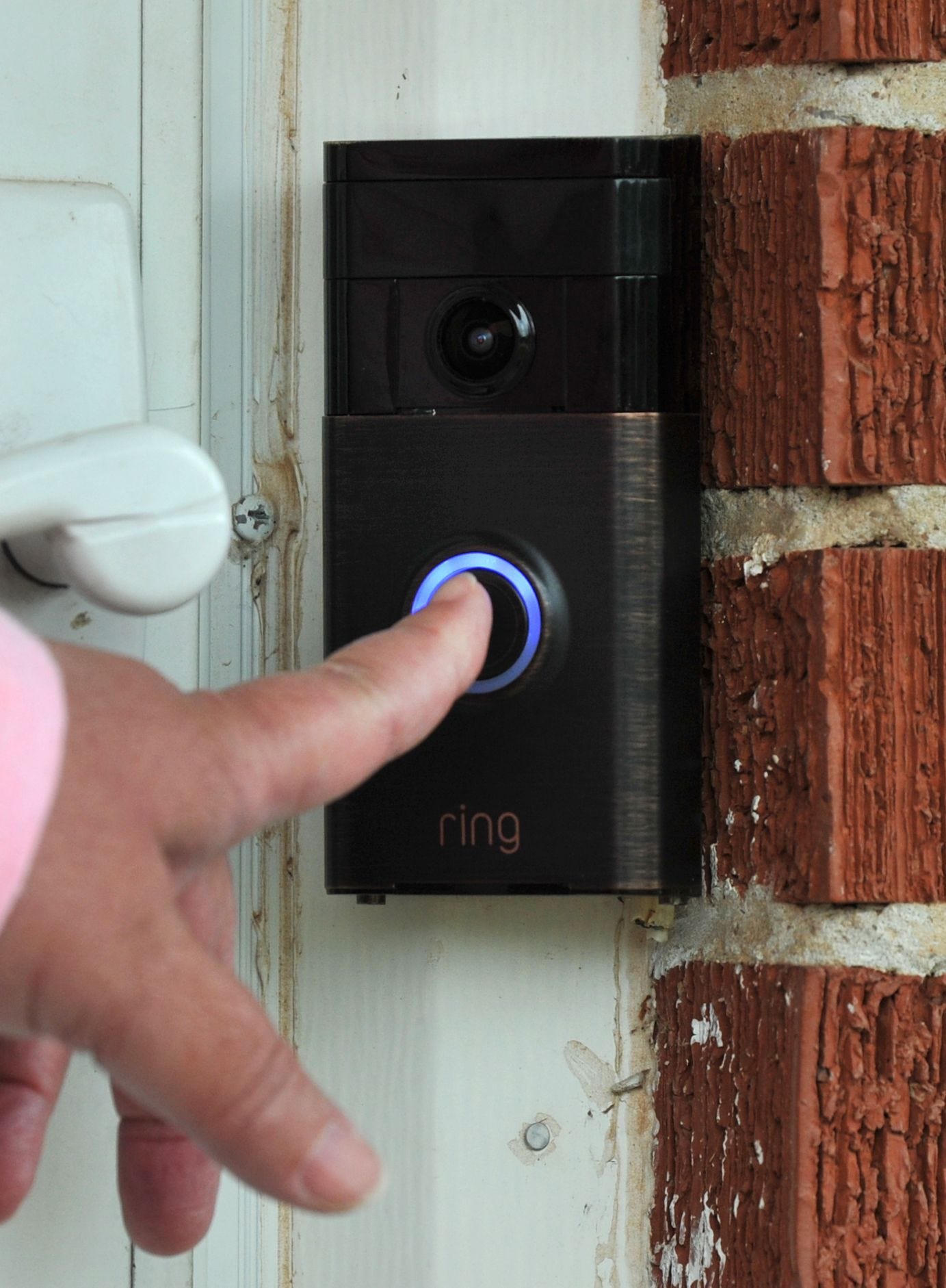 Who’s knocking? New door-to-door vendors licensed in Battle Creek