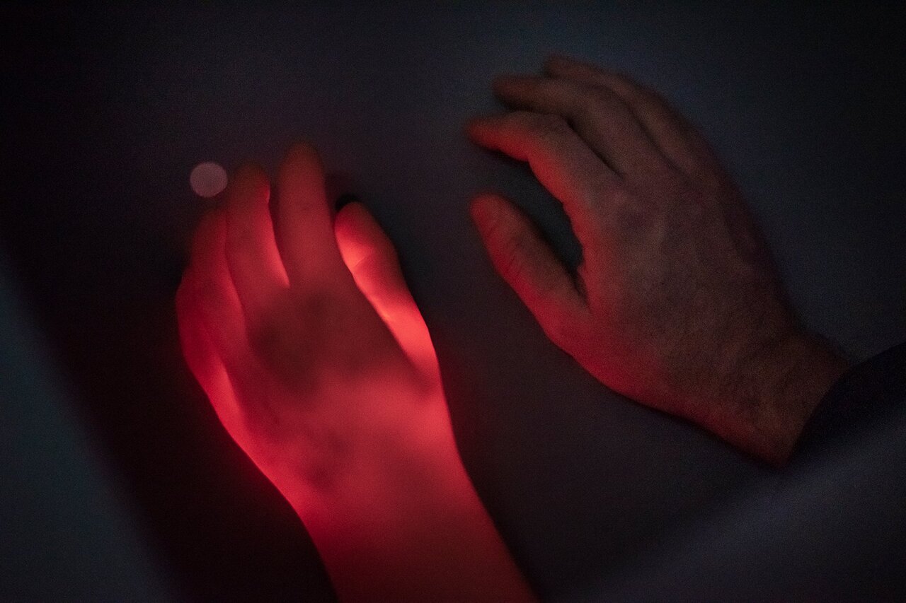 Exploring the rubber hand illusion: How visual tricks may ease pain ...