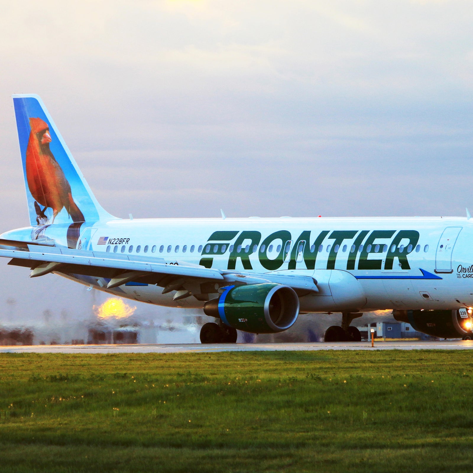 Frontier's free checked bag promo targets angry Southwest customers