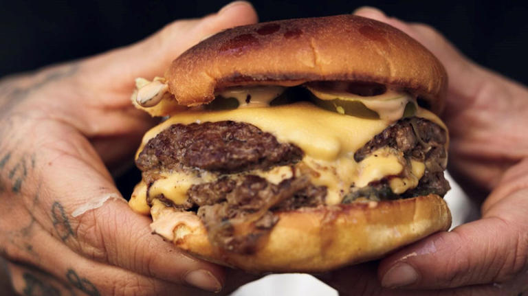 This Fast Food Chain Only Has 2 Items On Its Menu