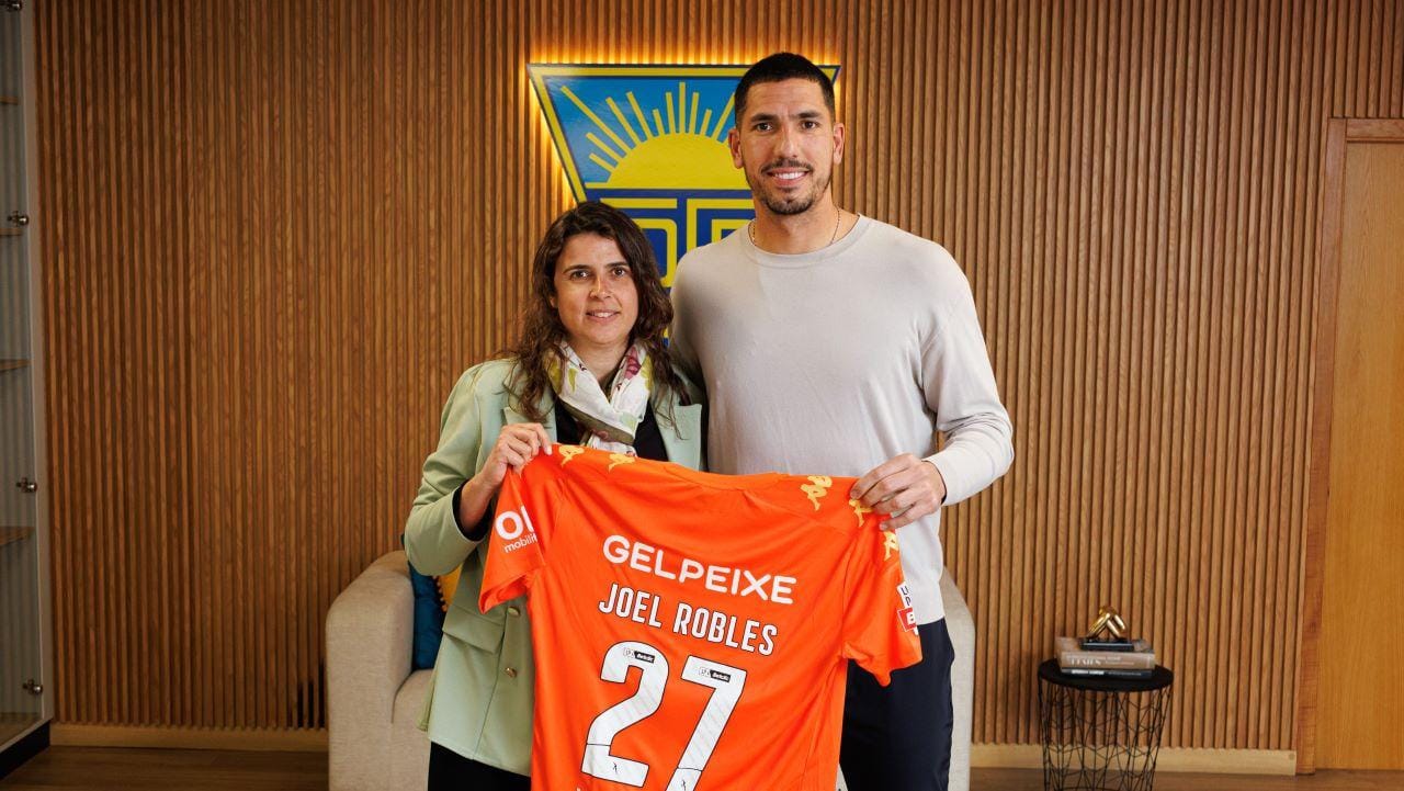OFICIAL: Joel Robles renova com o Estoril