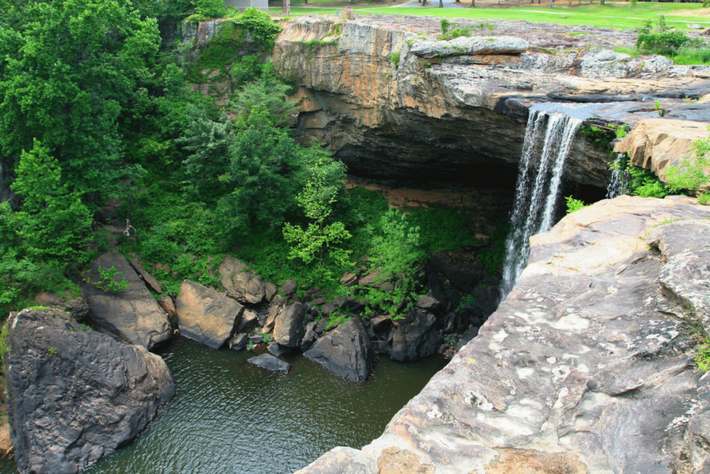 9 Spectacular Waterfall Trails You Can Find in Alabama