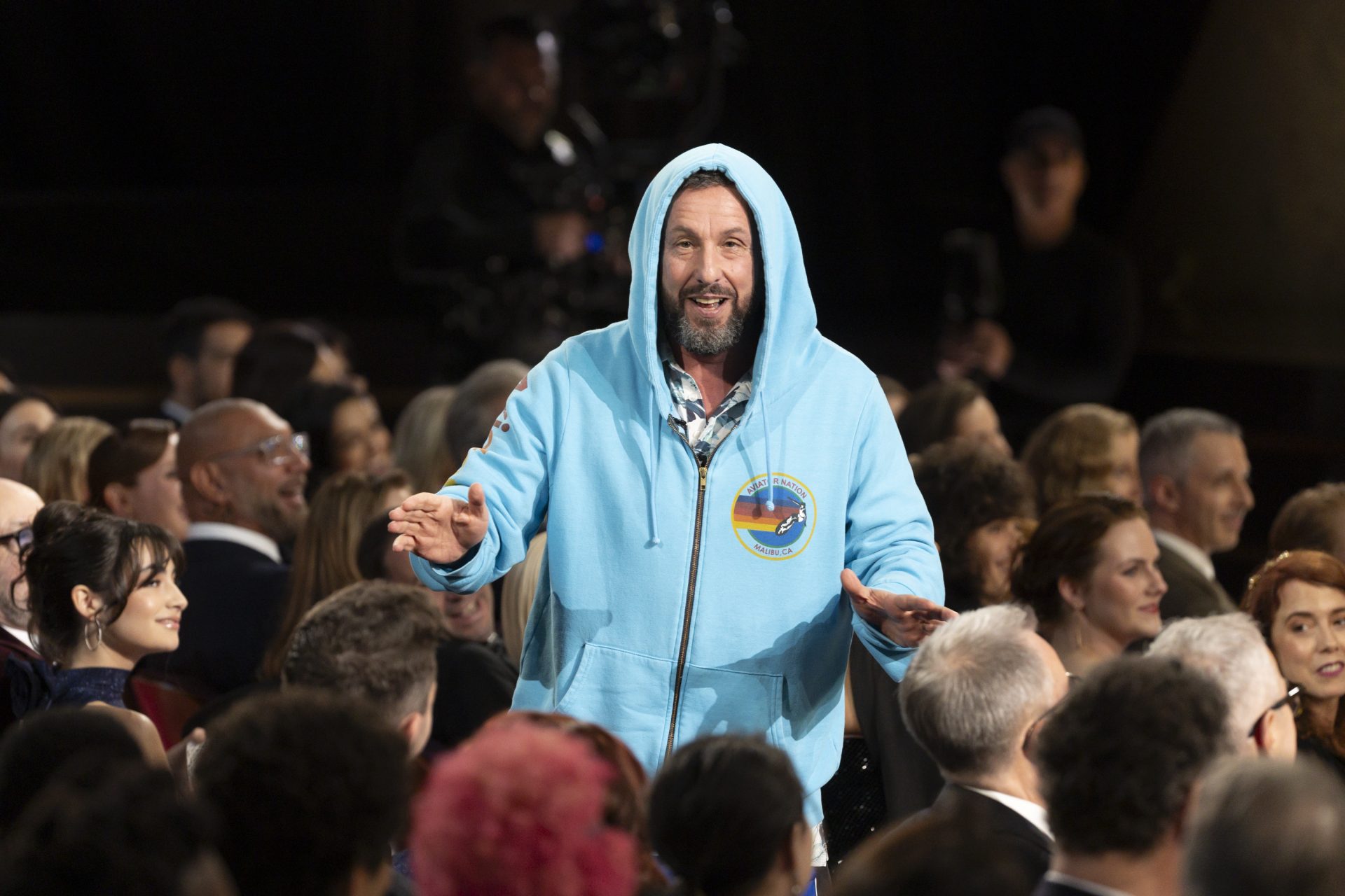 Por que Adam Sandler é apontado como milionário pobre?