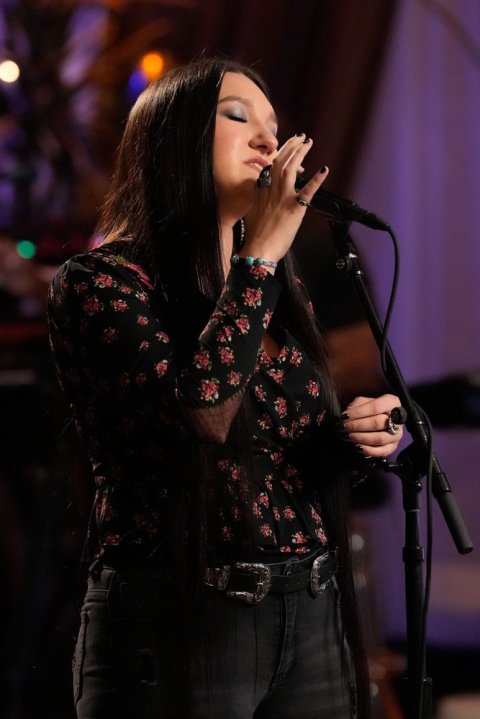 ‘The Voice’ star Hailey Wright survives battle round, advances to knockout