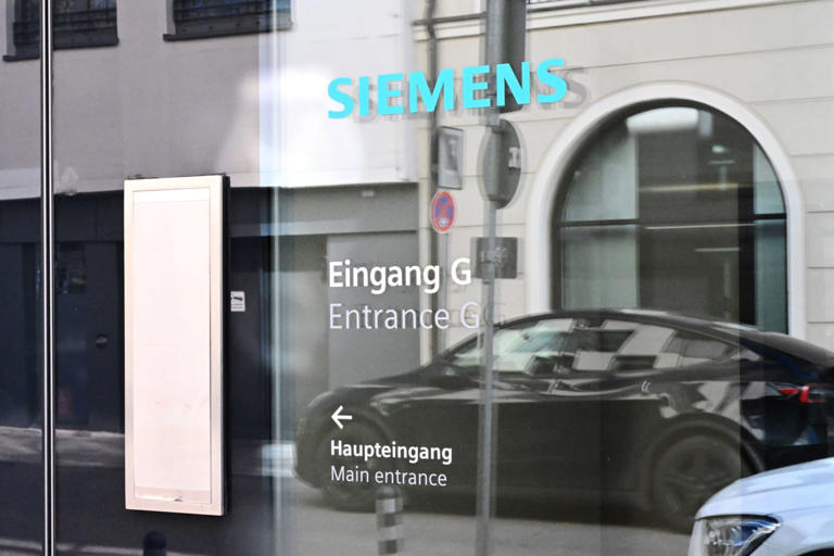 Siemens to cut some 6,000 jobs worldwide, including 2,850 in Germany