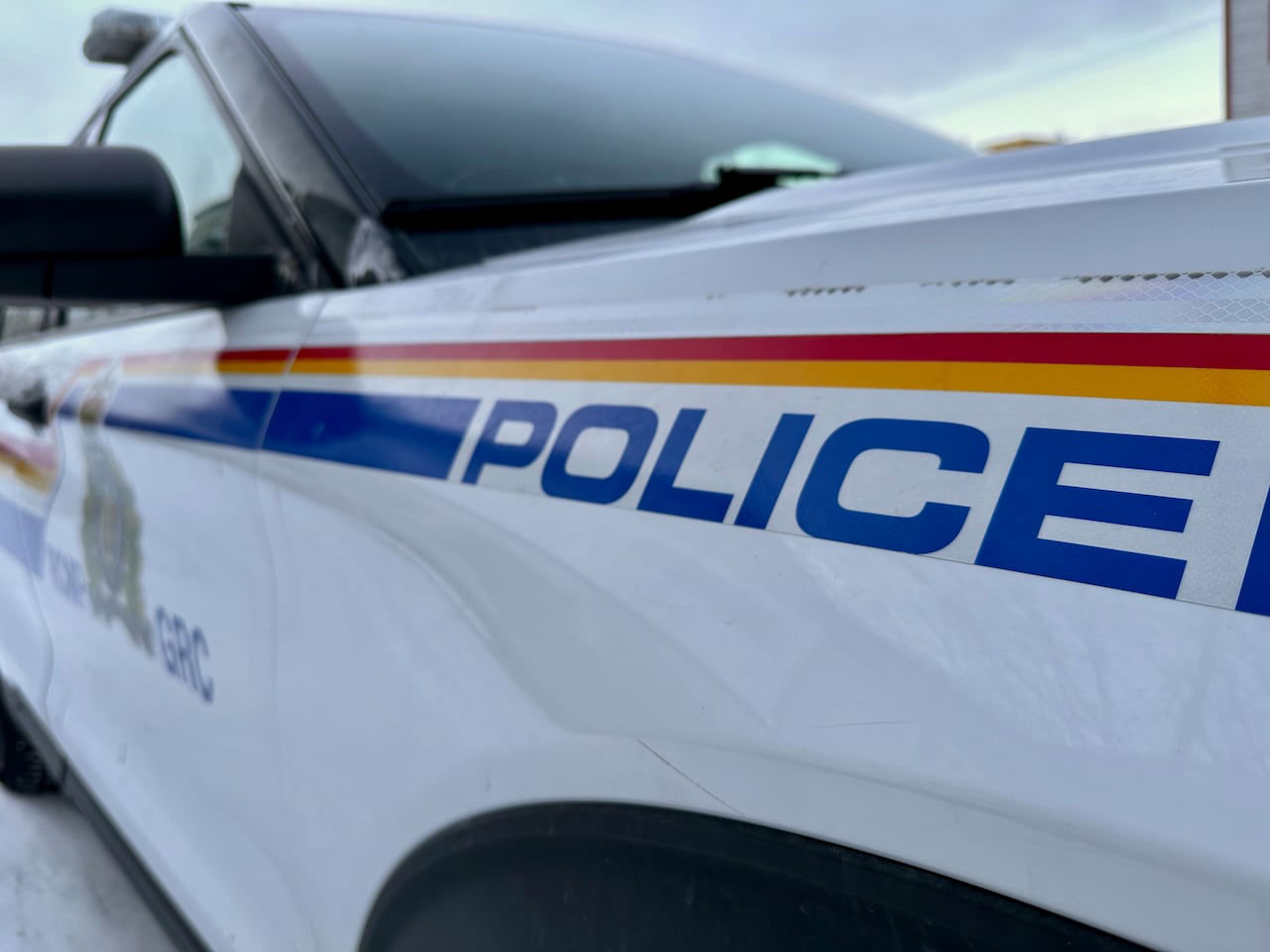 Inuvik man stabbed by 2 suspects, RCMP say Inuvik man stabbed by 2 suspects, RCMP say