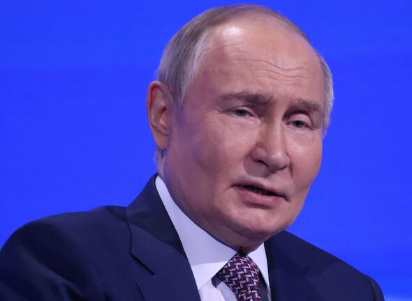 Putin 'showing signs of mini-stroke' as Kremlin insider drops major ...
