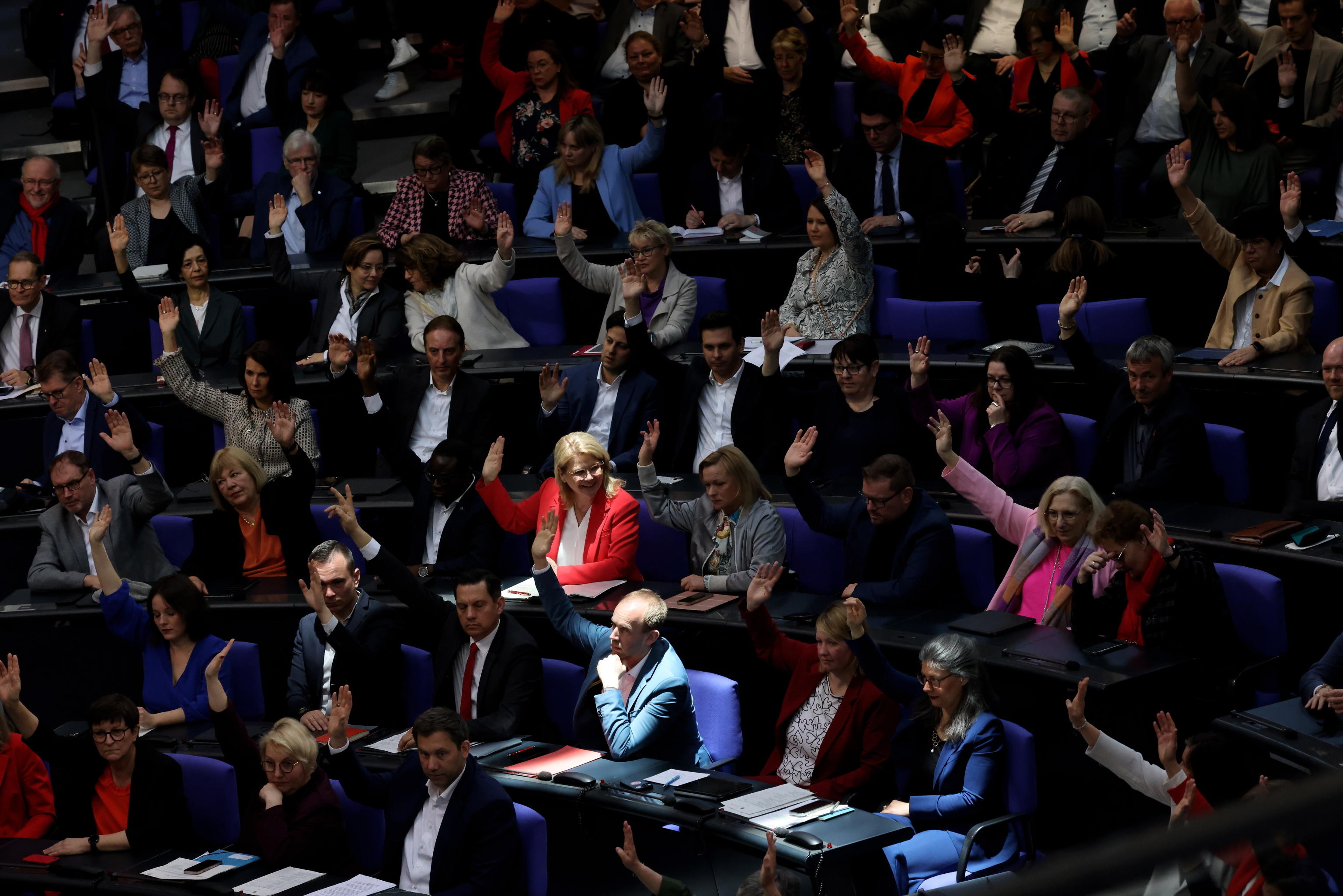 Bundestag approva investimenti per difesa e infrastrutture