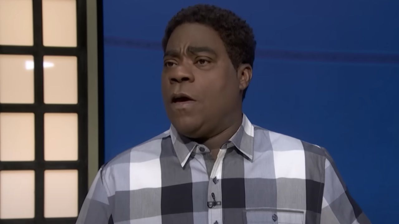 Tracy Morgan Wheeled Out Of NBA Game After Throwing Up On The Court