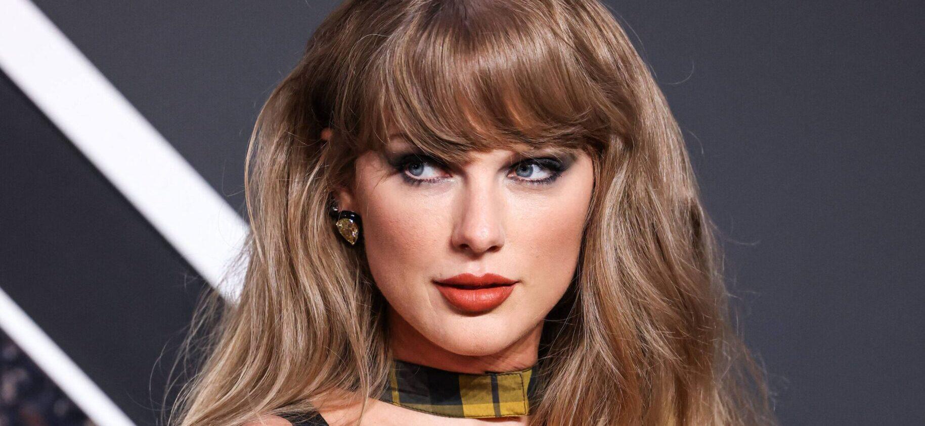Taylor Swift’s Jewelry Choice At iHeart Awards Has Fans Losing Their Minds