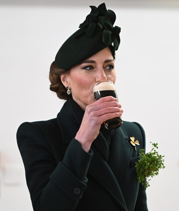 Proof the Royals Do Carry Cash! Kate Middleton Kindly Picks Up Bar Tab ...