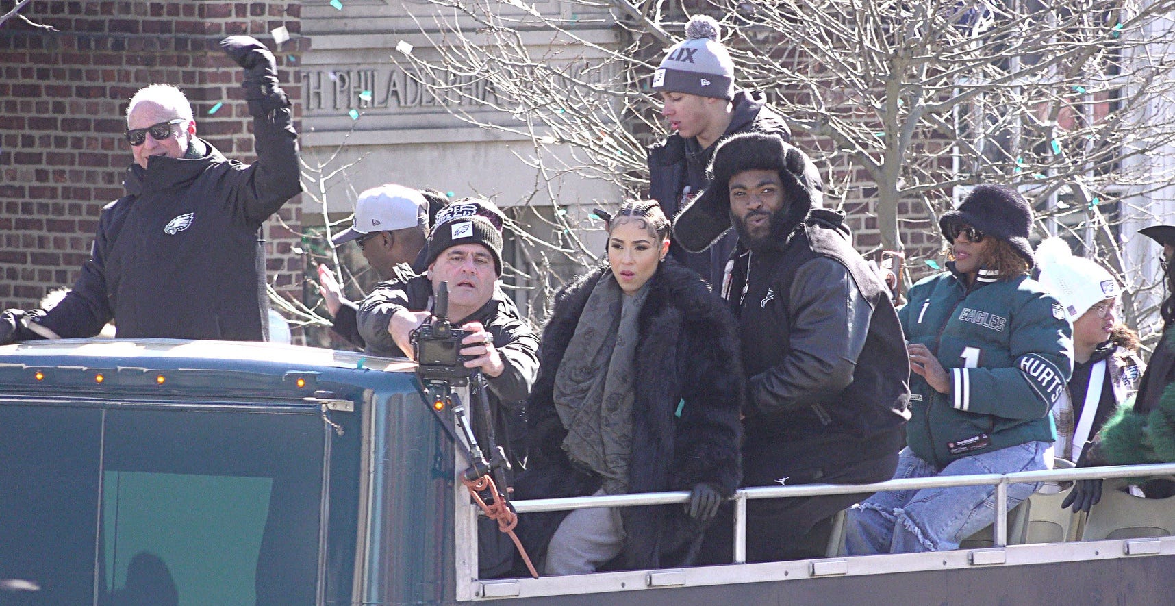 Eagles owner pens heartfelt letter to Brandon Graham after DE retires ...