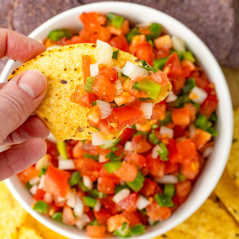 Easy Pico De Gallo Recipe (Fresh Salsa!)