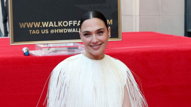 Pro-Palestine and -Israel Protesters Clash at Gal Gadot Hollywood Walk ...