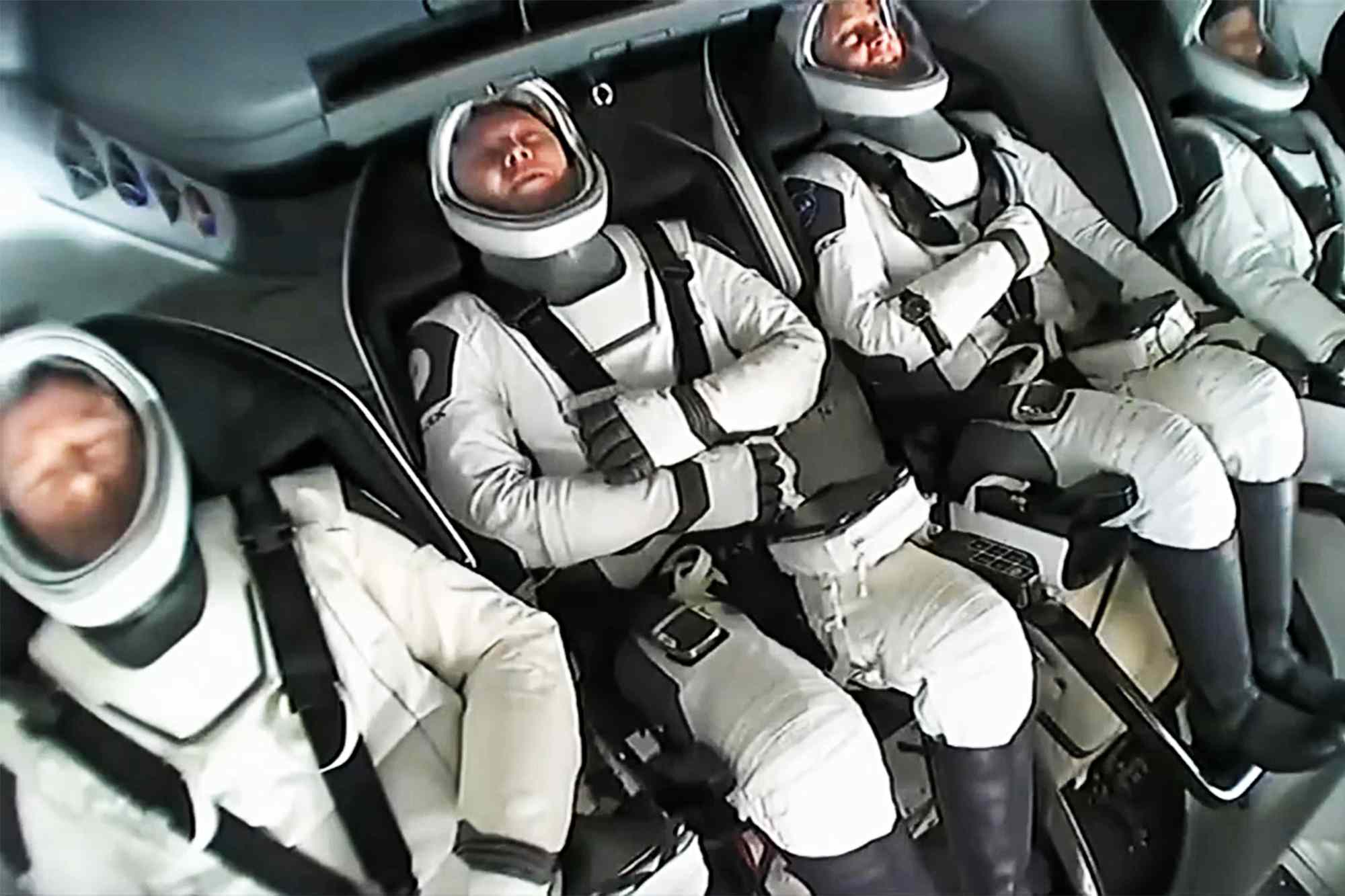 Splashdown Time! 'Stranded' Astronauts Return to Earth After 9 Months ...