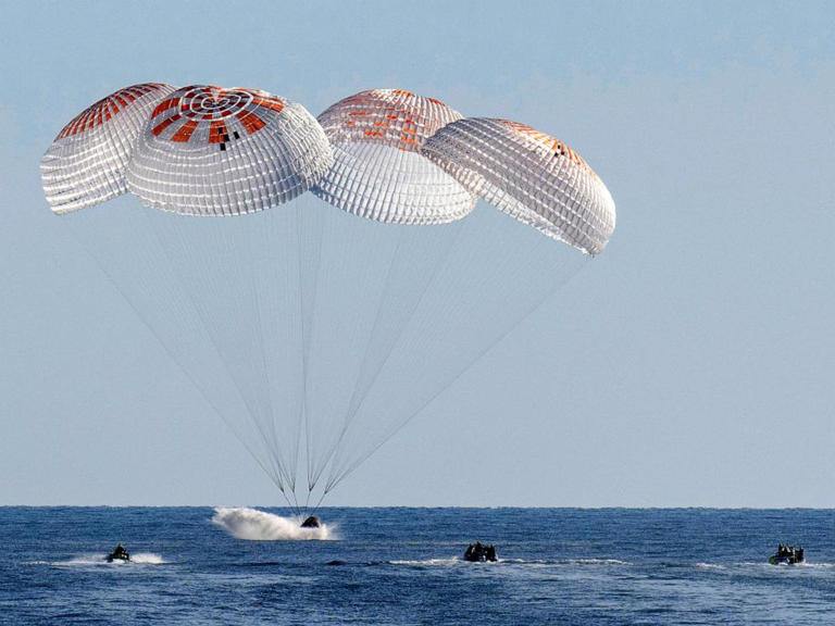 SpaceX Dragon successfully splashes down, returning NASA astronauts ...