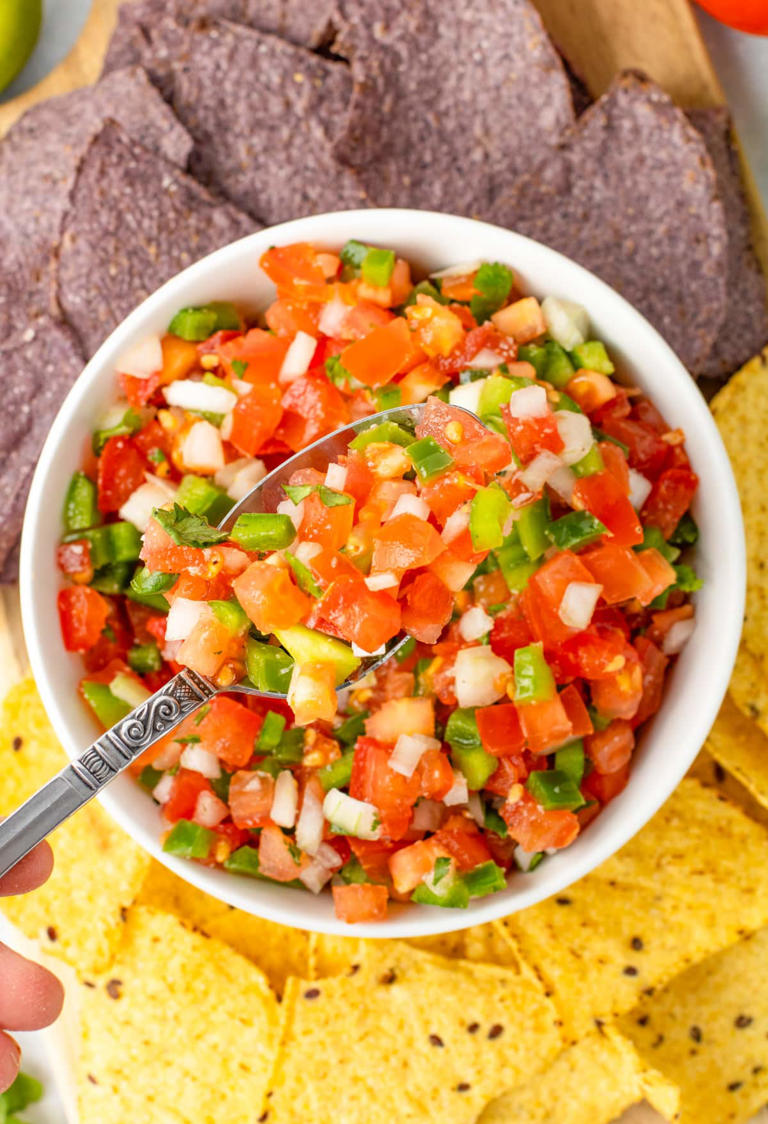Easy Pico De Gallo Recipe (Fresh Salsa!)