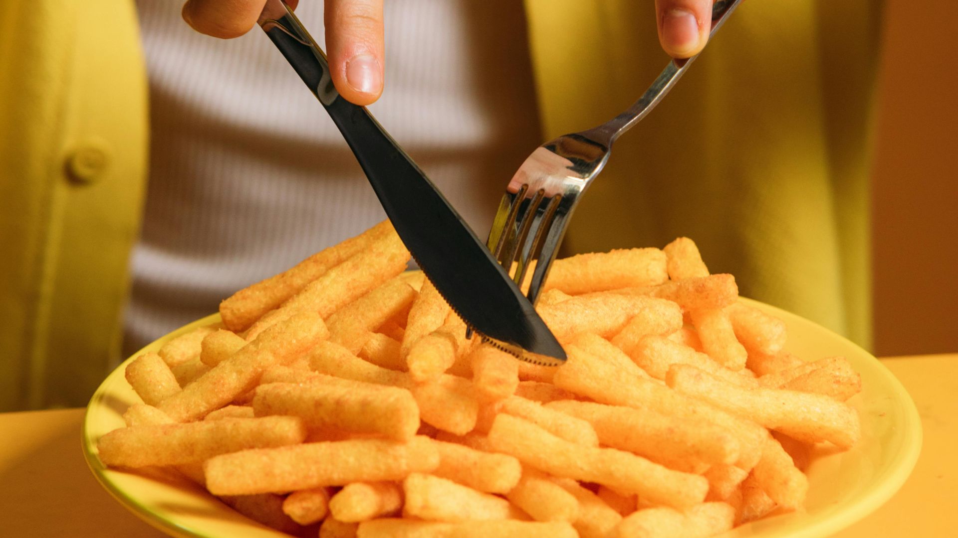 10 Foods That Are Highly Inflammatory & 10 That Are Anti-Inflammatory