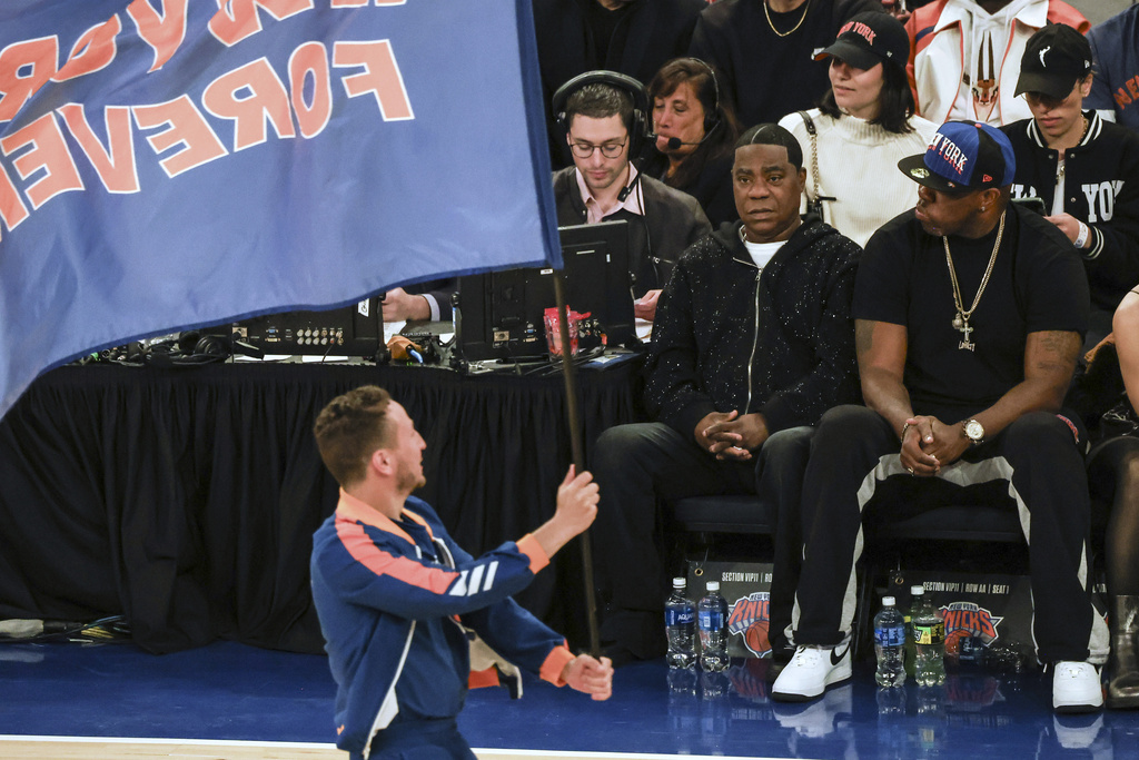 Tracy Morgan says he's OK, food poisoning caused incident at Knicks ...