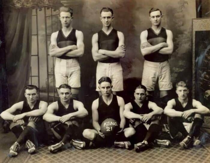 58 Timeless Pics From 100 Years Ago That Show History’s Drip Was Immaculate