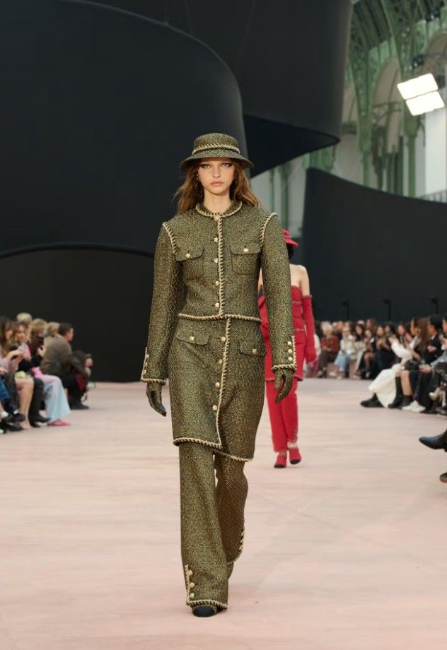 El nuevo negro: este es color que ayuda a elevar los looks de invierno