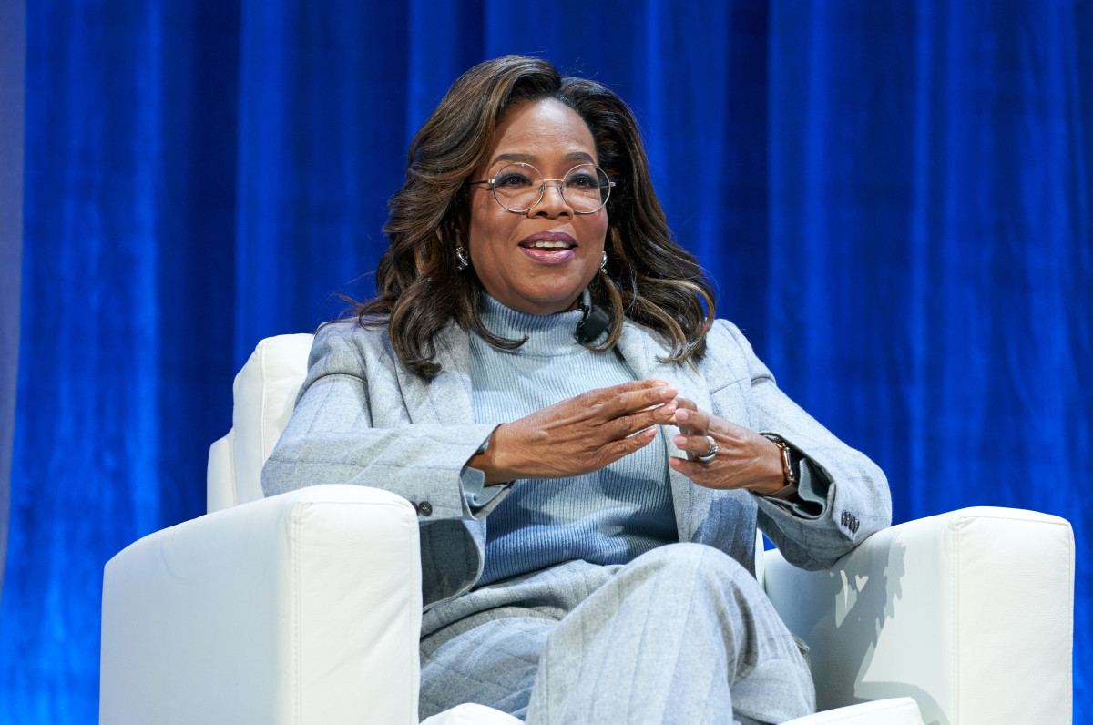 A Crying Oprah Winfrey Makes a Pledge for the Future