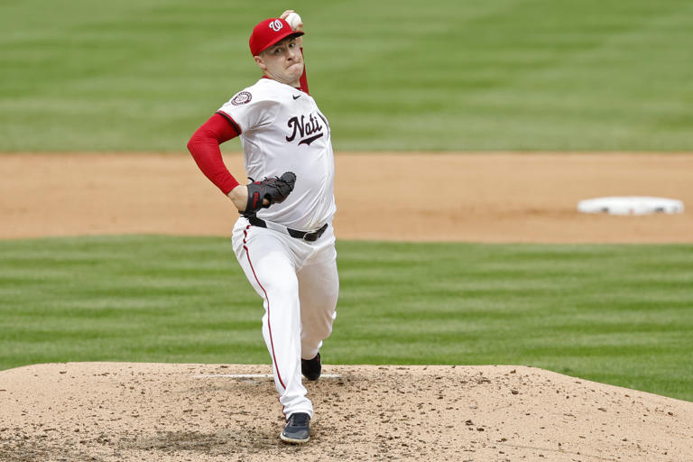 Two-time All-Star pitcher signs with Rangers ahead of season