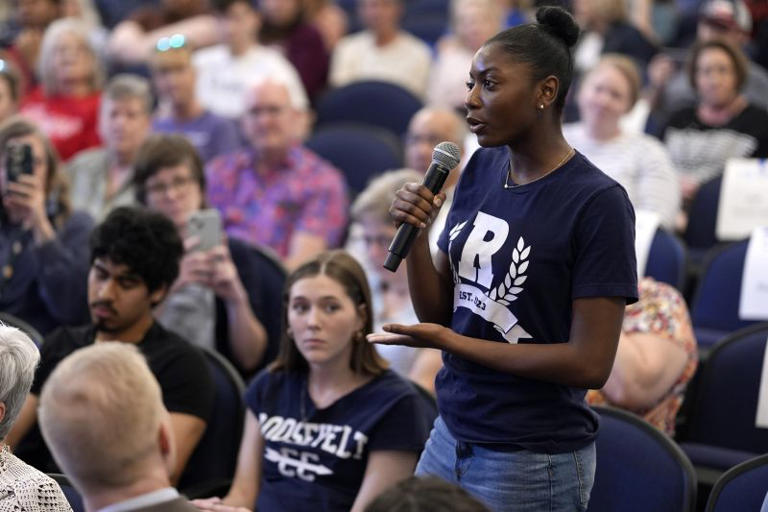 Democrats hold town halls across the country Democrats hold town halls across the country