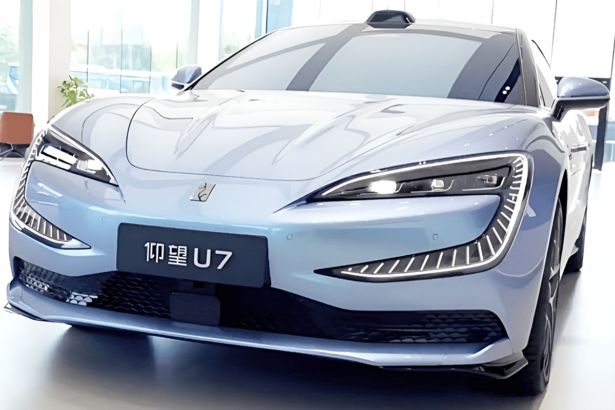 1,300마력에 ‘720km 달린다’.. BYD 괴물 세단, 가격도 ‘대박이네’