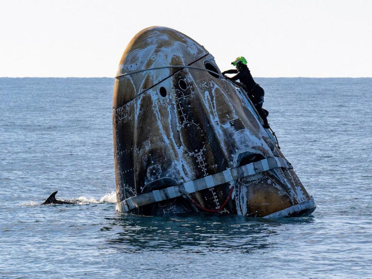 SpaceX Dragon successfully splashes down, returning NASA astronauts back to Earth