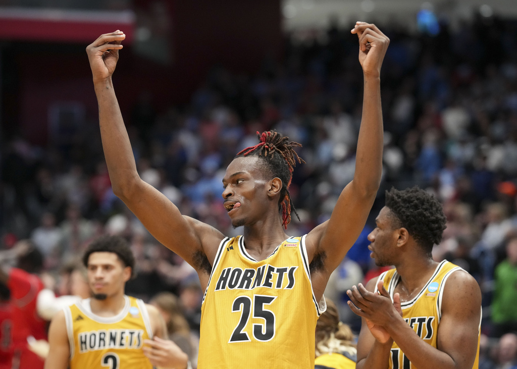 Knox's last-second layup lifts Alabama State over Saint Francis 70-68 ...