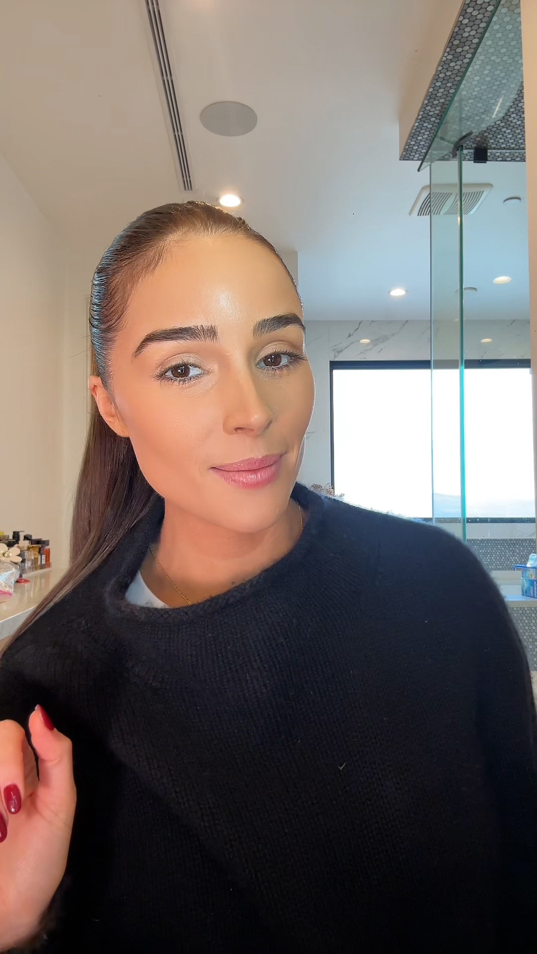 'I was bleeding everywhere': Pregnant model's first trimester health scare