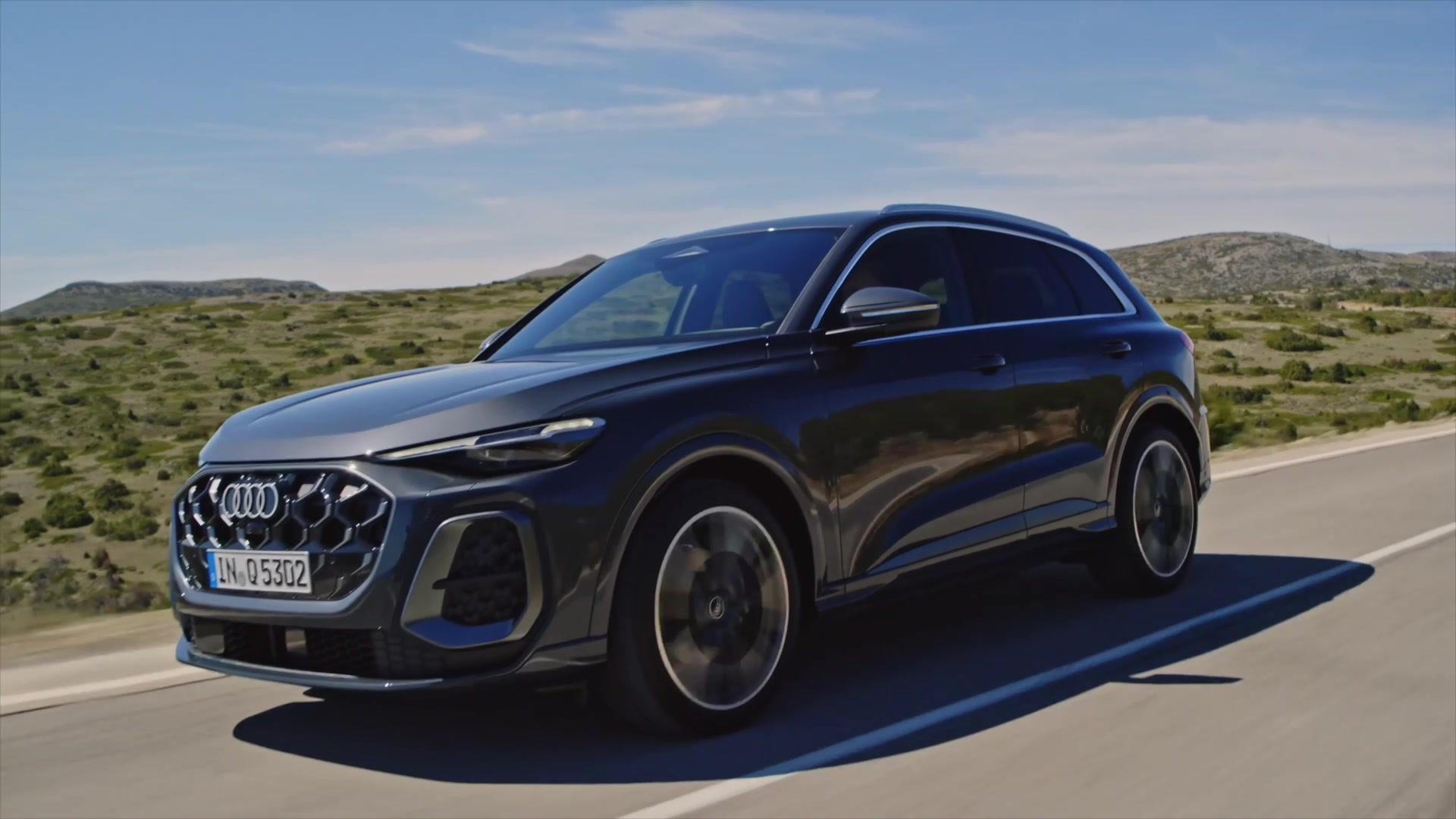 The new Audi Q5 SUV in Tambora gray metallic Driving Video