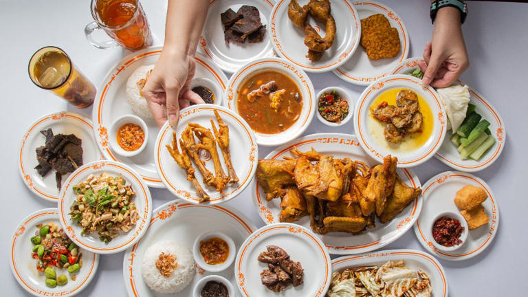 Restoran Tjap Ajam Tawarkan Sajian Ayam Khas Jawa Tengah dengan Cara Berbeda, Jadi Buruan di Bandung